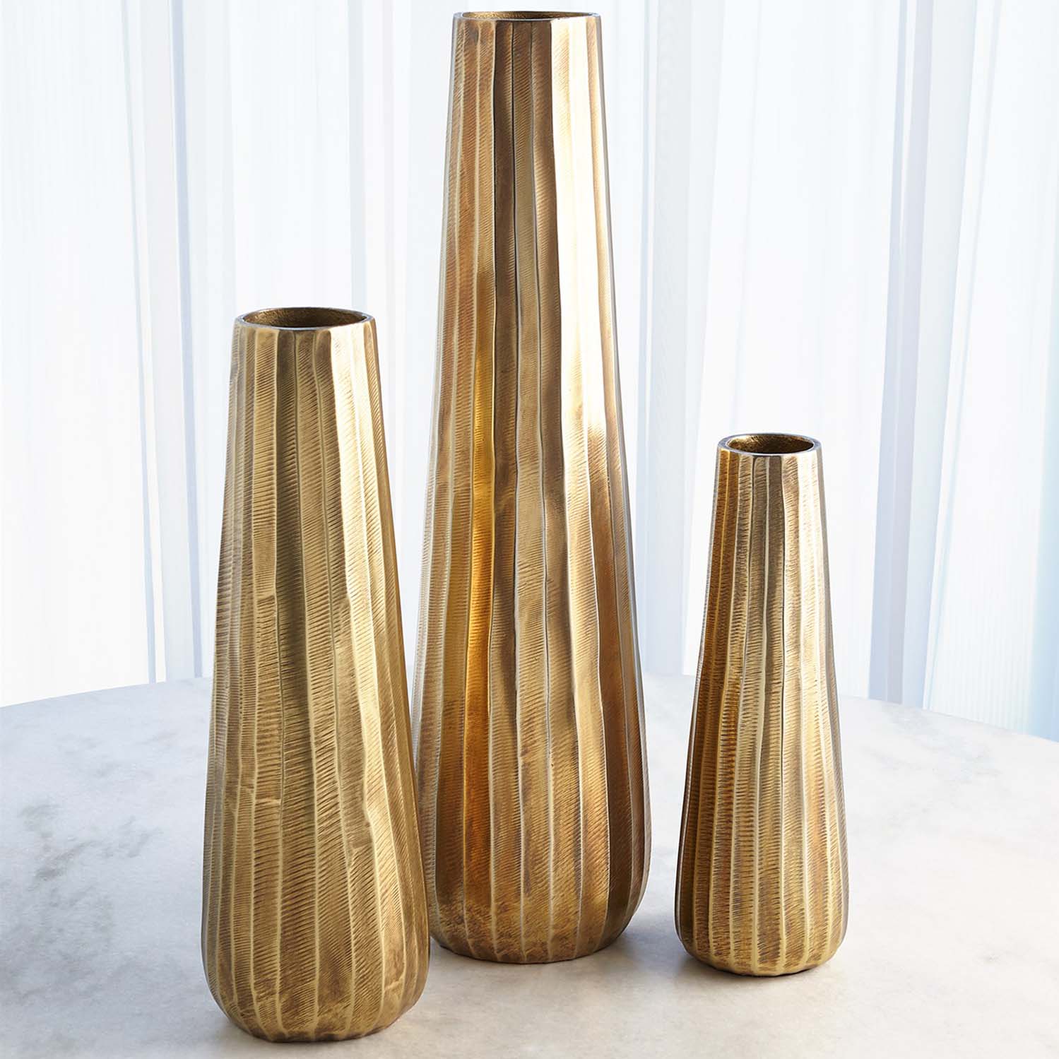 Global Views Chased Round Vase – Paynes Gray
